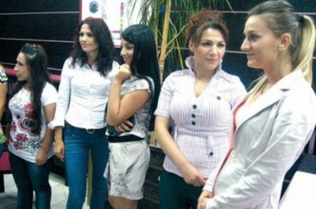 Kurvat e Shqipërisë, në rradhë për tu martuar me pleqtë beqar të ...